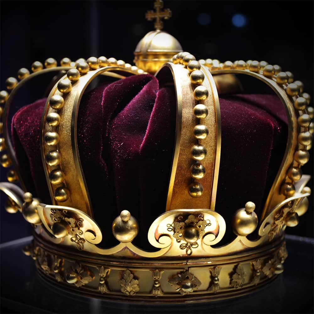 Connaissez-vous les 5 symboles de la royauté ? Michaël Vessière