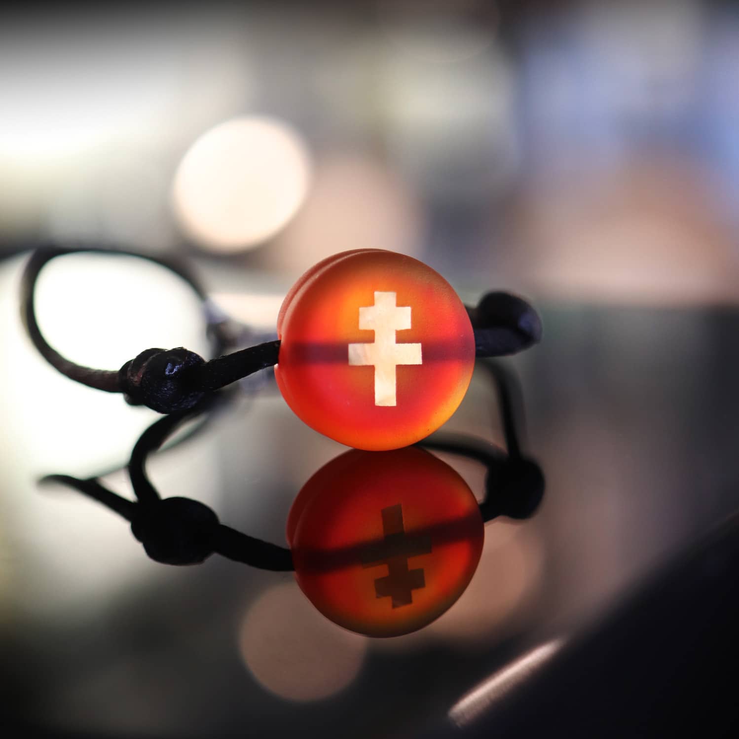 Découvrez l'histoire de la croix Papale - Michaël Vessière