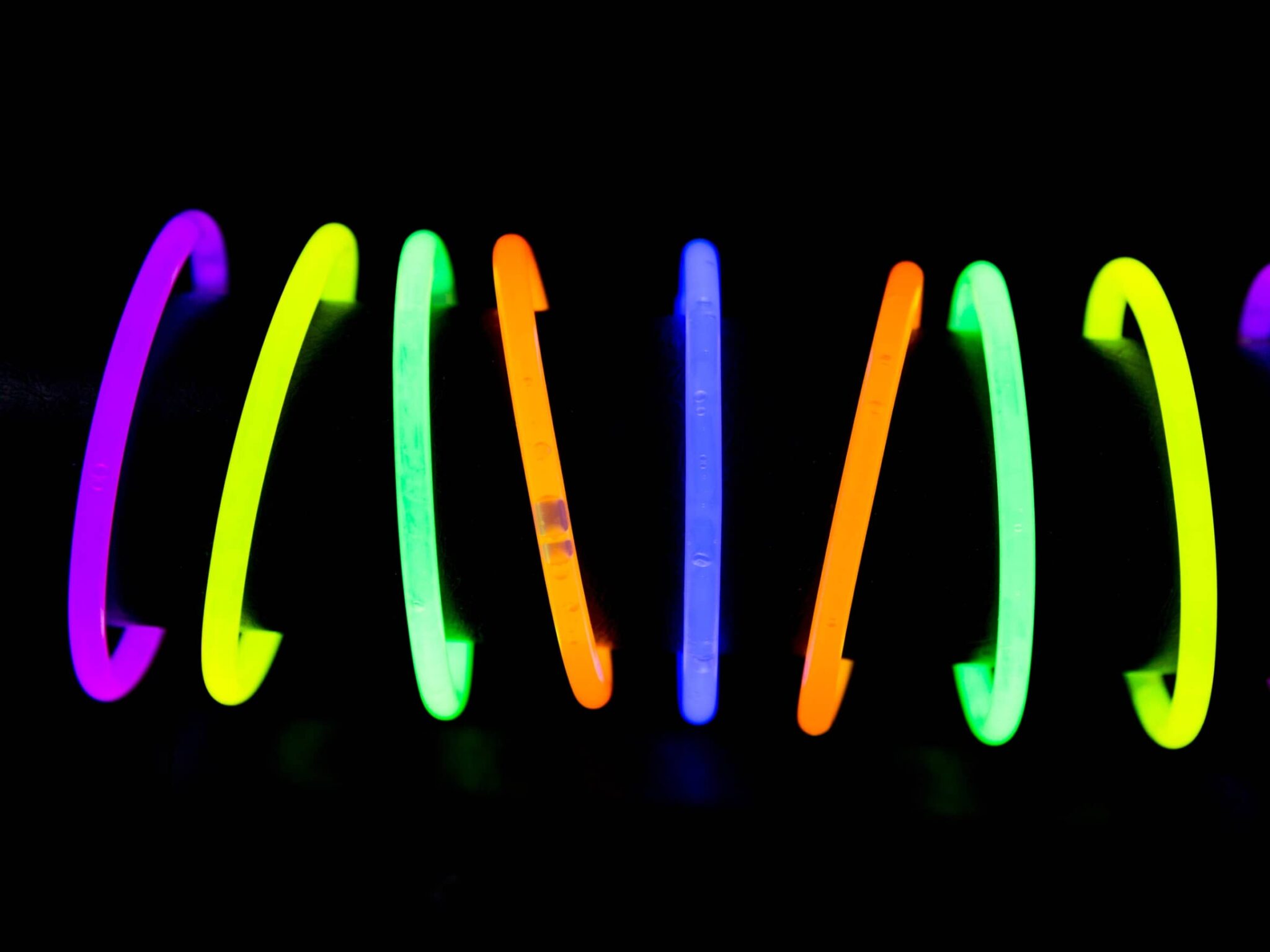 Bracelet lumineux fluo : comment ça marche