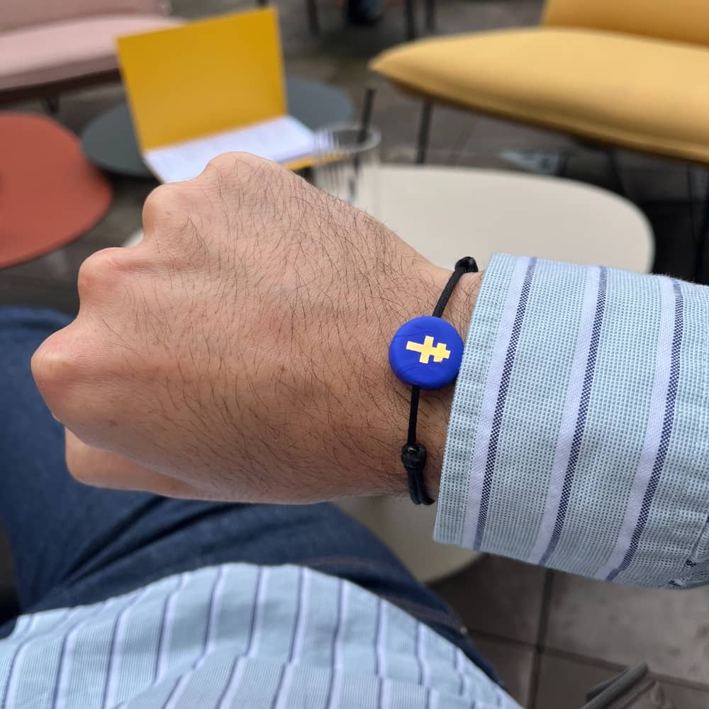 Porter un bracelet rouge, les 3 significations - Michaël Vessière